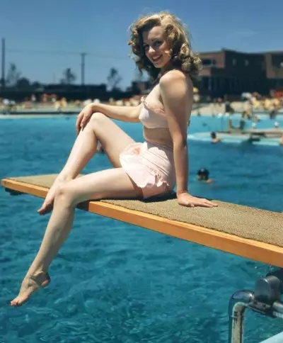 Marilyn Monroe pink bikini