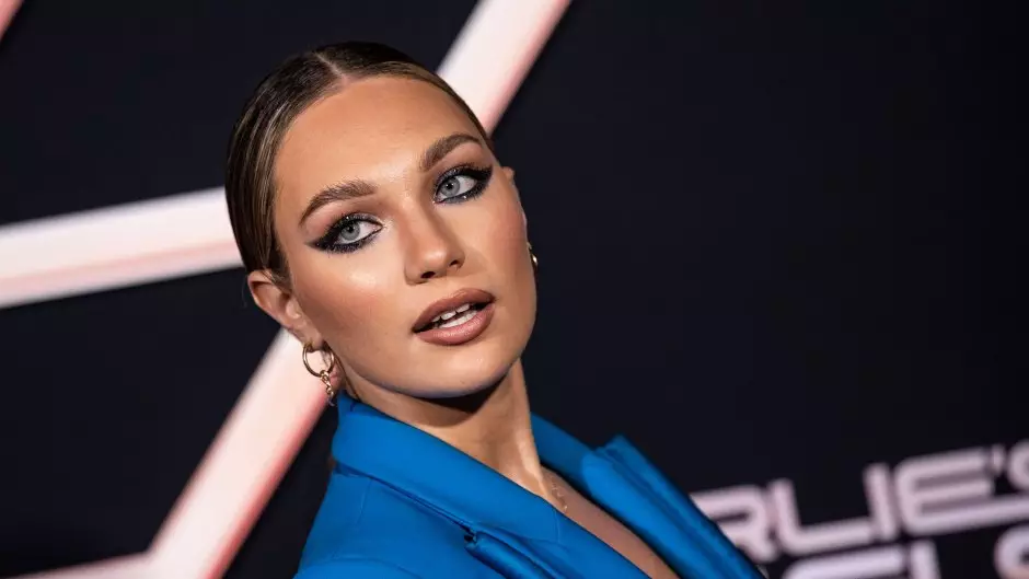 Maddie Ziegler जातिवादी भिडियो को लागी माफी मागे