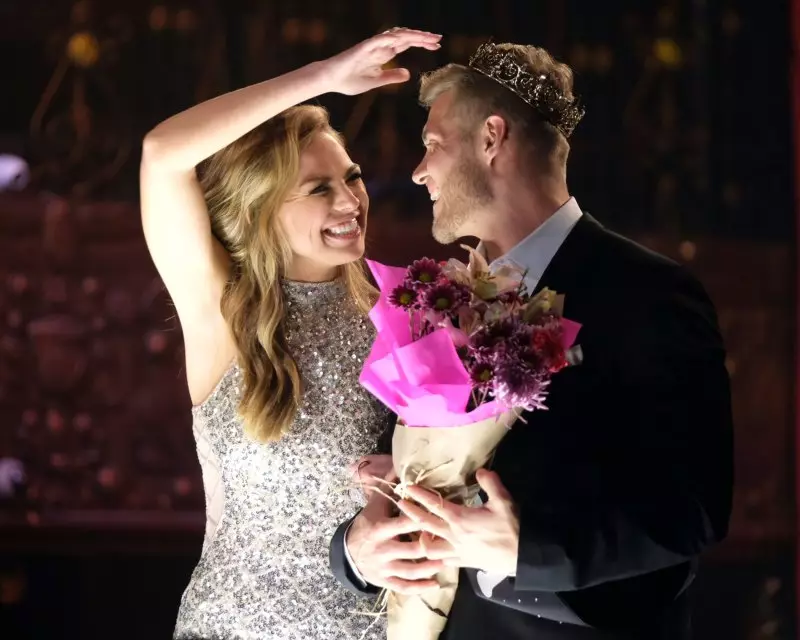 Bachelorette HANNAH BROWN, LUKE P. Herra hægri keppni