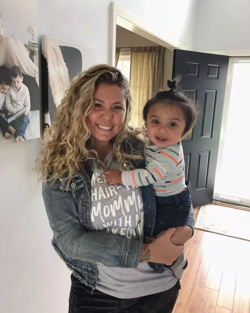 असुरक्षित शरीरावर Kailyn Lowry