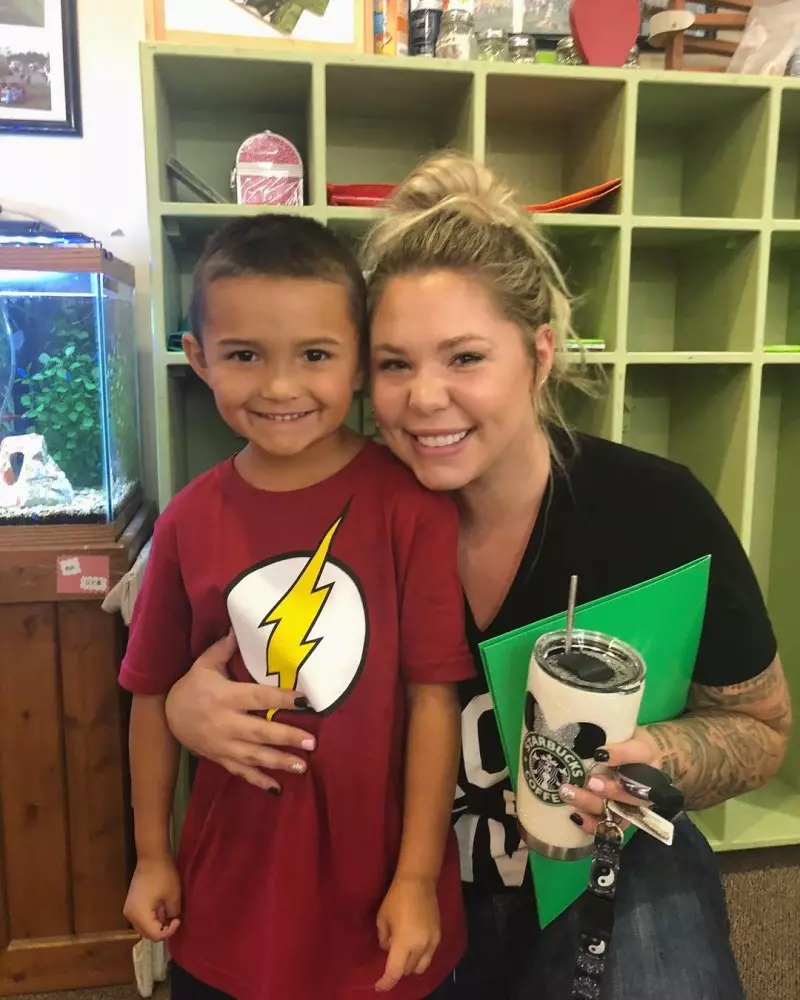 असुरक्षित शरीरावर Kailyn Lowry