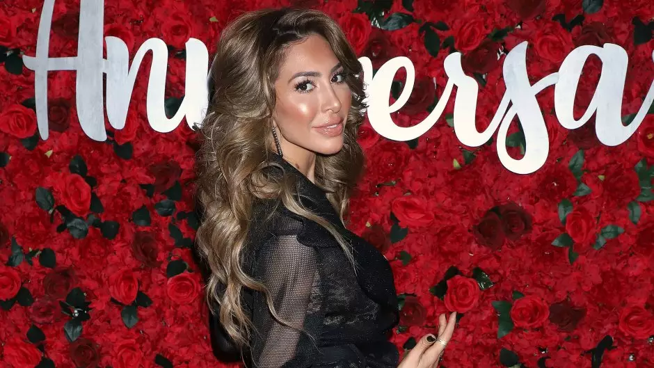 Farrah Abraham nosi bodi s uzorkom geparda i prozirni ogrtač, izlazi s Larissom Dos Santos Lima i Jen Harley