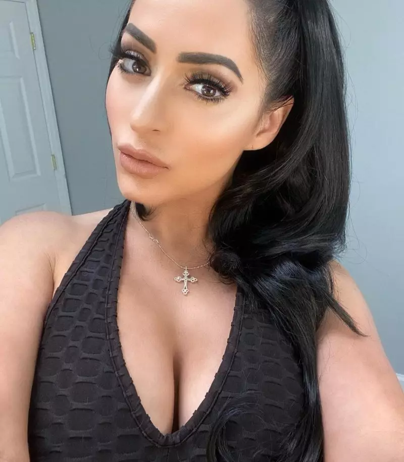 Me mirësjellje Angelina Pivarnick Momentet më të nxehta Selfie të zjarrta në bluzë të zezë