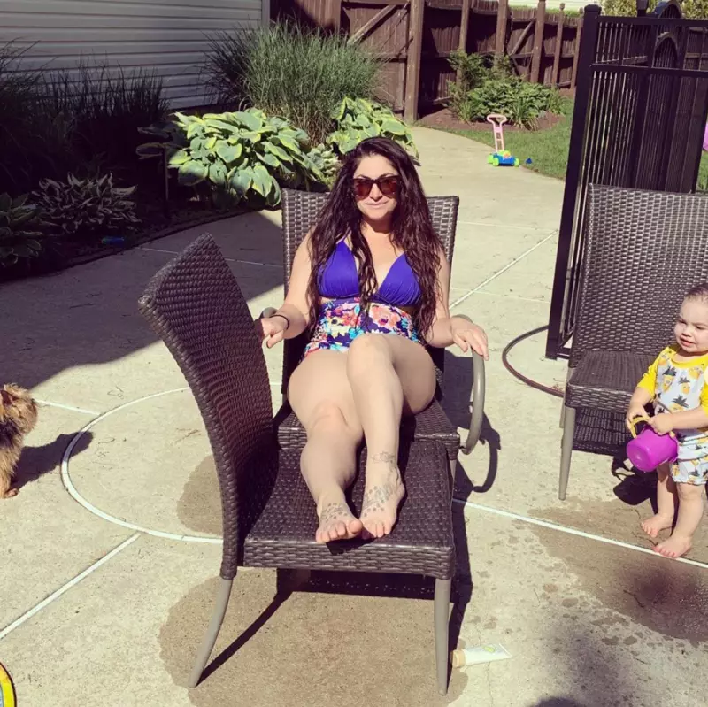 Jersey Shore Deena Cortese sit yn Purple Bikini