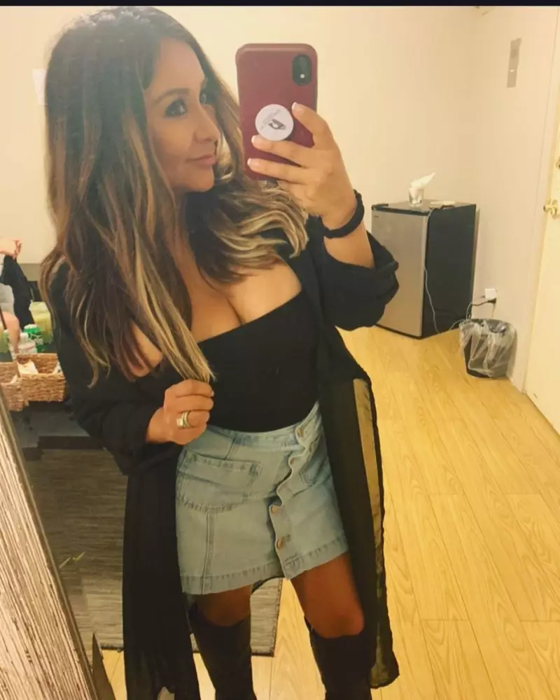 Jersey Shore Nicole Snooki Polizzi Top bez ramiączek i dżinsowa spódnica