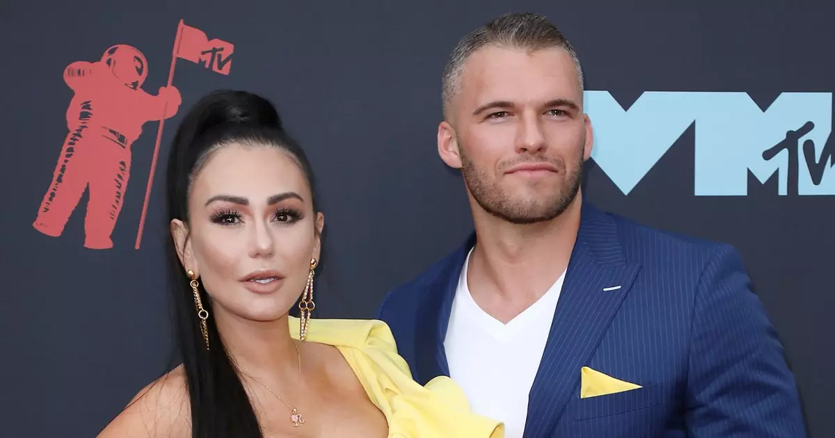 'JWoww' From 'Jersey Shore' Uthembisene umshado noZack Clayton Carpinello