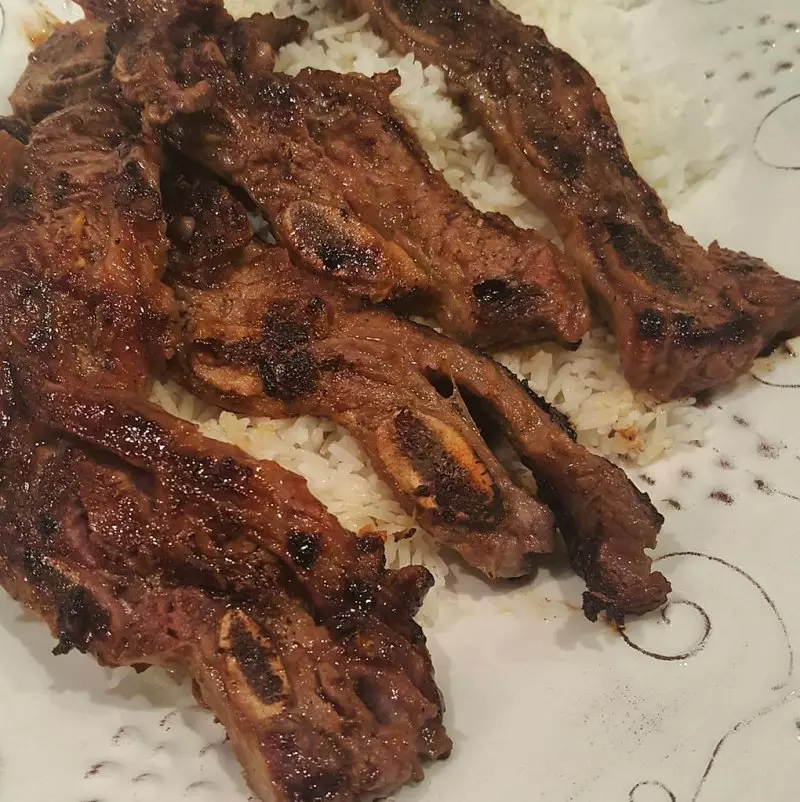 Chrissy-Teigen-Korean-beef-kalbi-2016 m. balandžio mėn