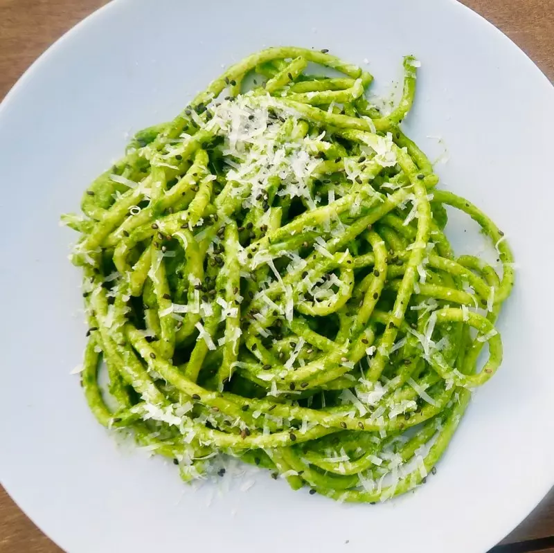 Chrissy-Teigen-pesto-spaghetti-mars-28