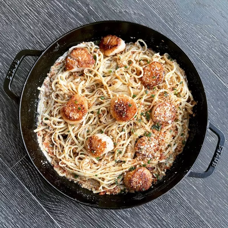 Chrissy-Teigen-Scallop-Linguini-Kazino-desanm-2018