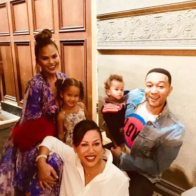 Chrissy Teigen befürchtet, dass die Leute sie für „verrückt“ halten werden, weil sie ihre Kinder so oft in den sozialen Medien gepostet hat