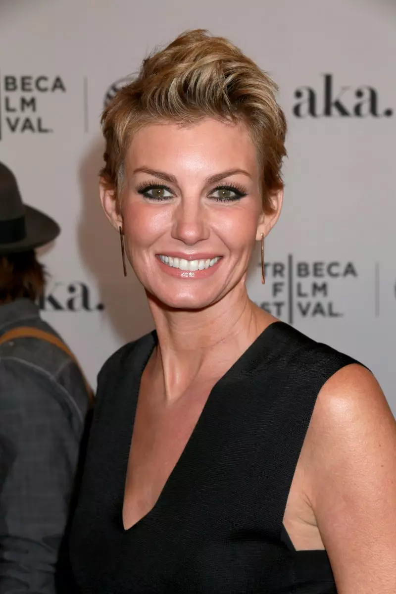 Faith Hill Deemools an elo Plastesch Chirurgie