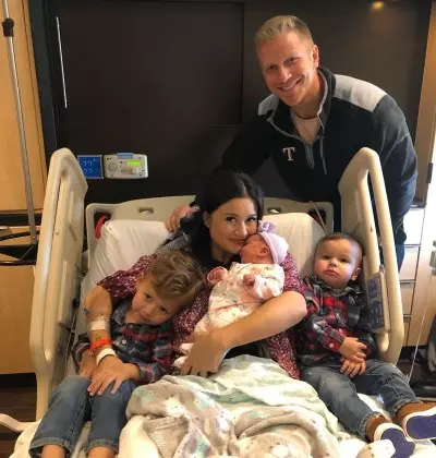 Teulu Catherine Giudici a Sean Lowe Gyda'i Merch Mia